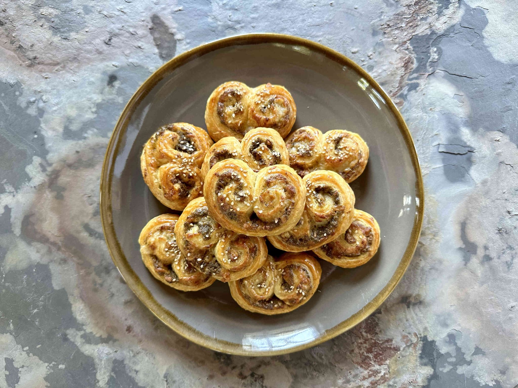 Palmiers – Blätterteig-Öhrchen mit Pesto - Alexandra Gorsche